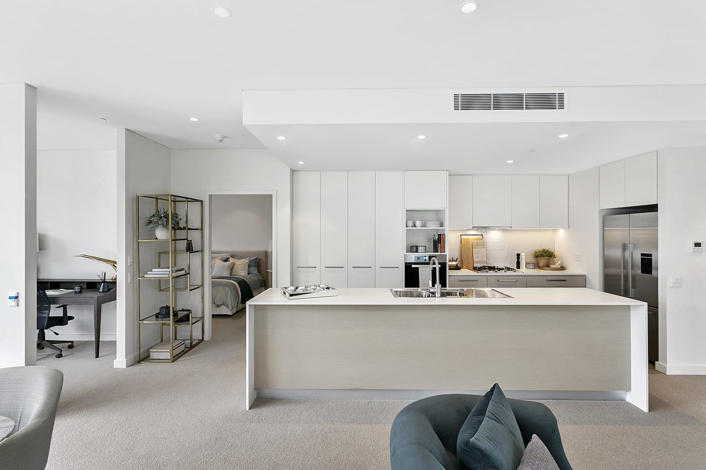 Cardinal Freeman | Levande